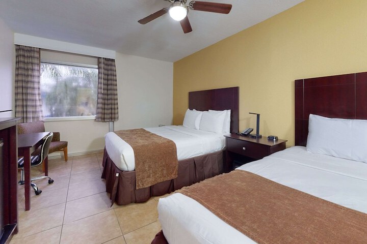 Rodeway Inn & Suites Fort Lauderdale Airport & Cruise Port Fort ...