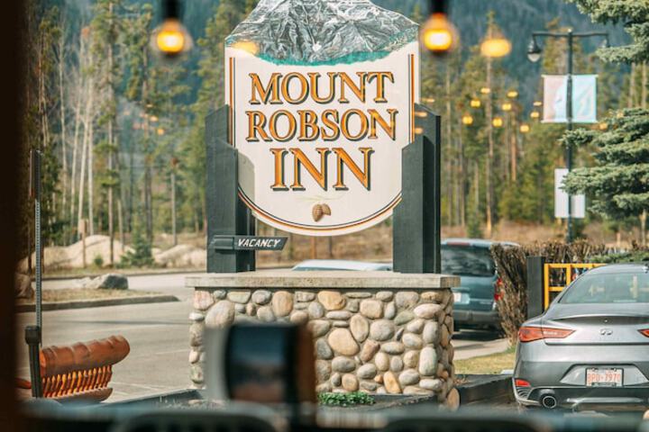 Mount Robson Inn Jasper | Bookonline.com