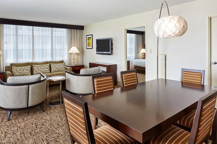 DoubleTree by Hilton Washington DC Crystal City Arlington | Bookonline.com