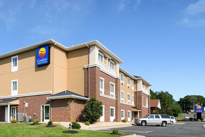 Comfort Inn & Suites Orange Montpelier Orange | Bookonline.com