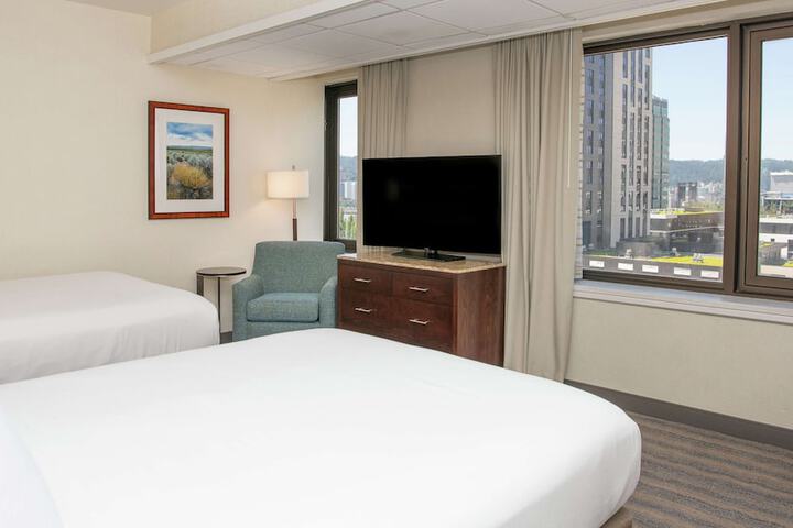 DoubleTree by Hilton Hotel Portland Portland | Bookonline.com