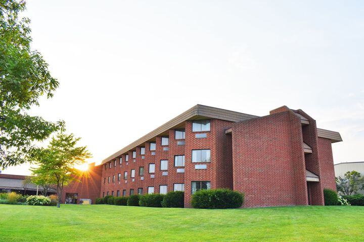 The Inn on Maritime Bay Ascend Hotel Collection Manitowoc | Bookonline.com