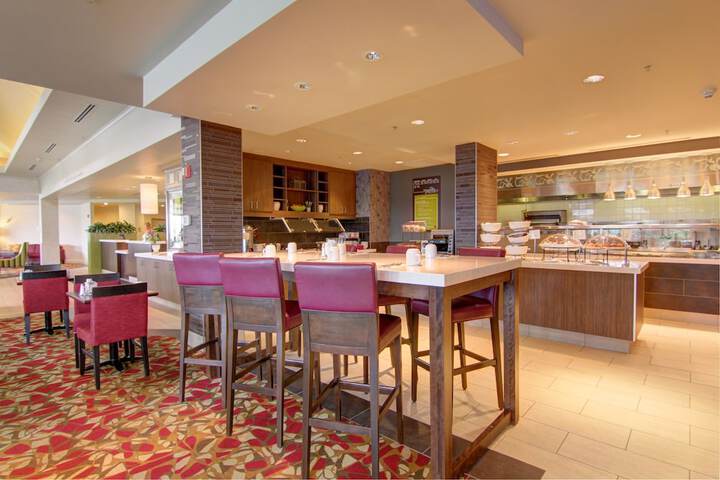 Hilton Garden Inn Calgary Airport Calgary | Bookonline.com