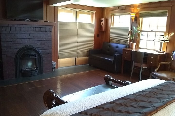 Noyo Harbor Inn Restaurant&Tavern Fort Bragg | Bookonline.com