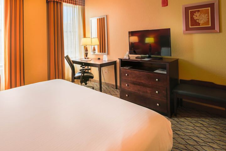 Holiday Inn Express Baltimore Downtown an IHG Hotel Baltimore ...
