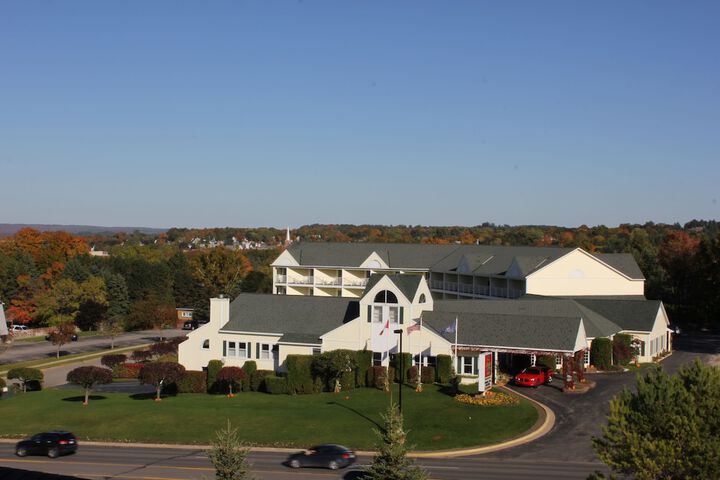 Apple Tree Inn SureStay Collection by Best Western Petoskey ...