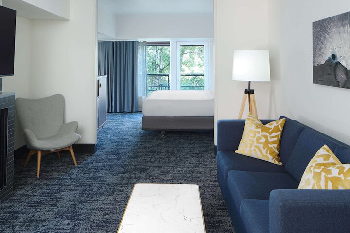 Rivers Edge Hotel Portland Tapestry Collection by Hilton Portland ...