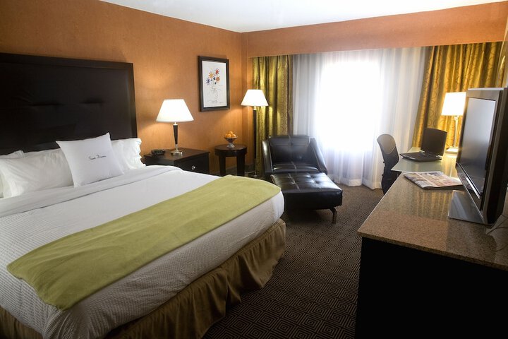 DoubleTree by Hilton Springfield Springfield | Bookonline.com