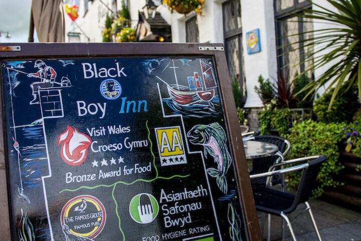 Black Boy Inn Caernarfon | Bookonline.com