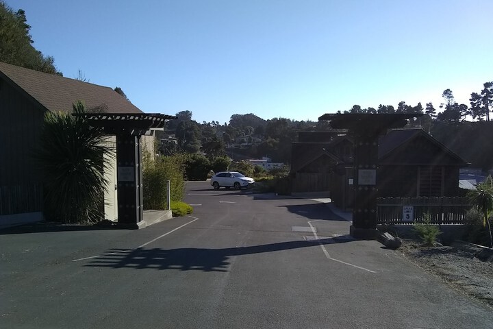 Noyo Harbor Inn Restaurant and Tavern Fort Bragg | Bookonline.com