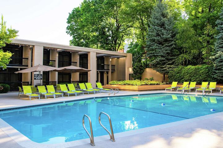 DoubleTree by Hilton Hotel Portland Portland | Bookonline.com