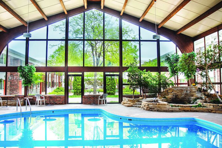 The Ingleside Hotel Pewaukee | Bookonline.com