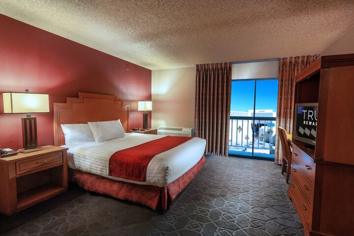 Edgewater Hotel & Casino Resort Laughlin | Bookonline.com