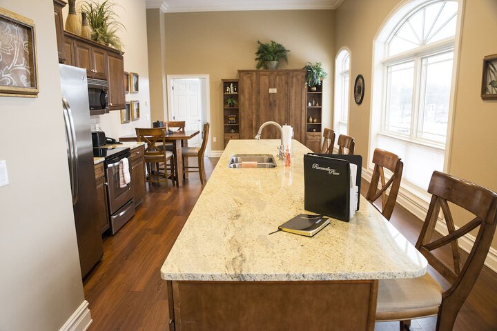 Riverwalk Place Resort & Spa Gladwin | Bookonline.com