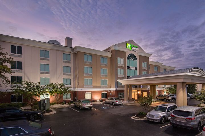 Holiday Inn Express & Suites Columbia I-26 at Harbison Blvd an IHG ...