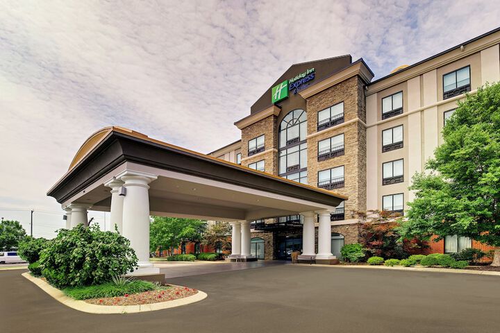 Holiday Inn Express Hotel and Suites Nashville-Opryland, an IHG Hotel ...