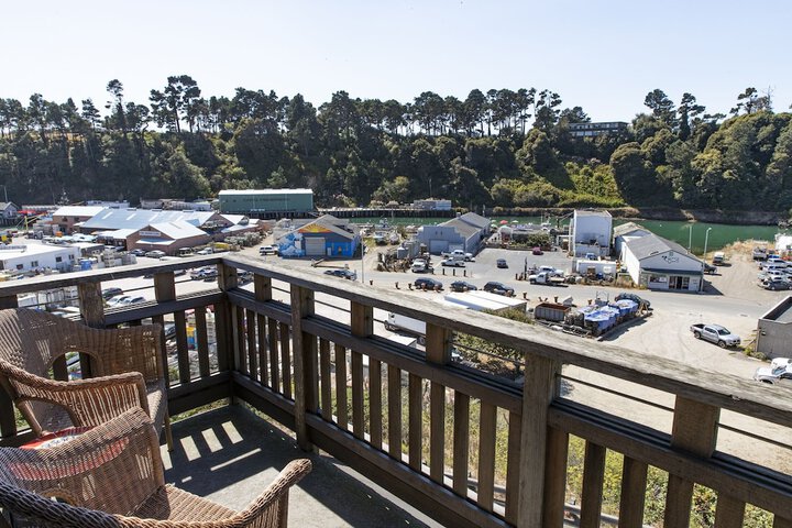 Noyo Harbor Inn Restaurant and Tavern Fort Bragg | Bookonline.com