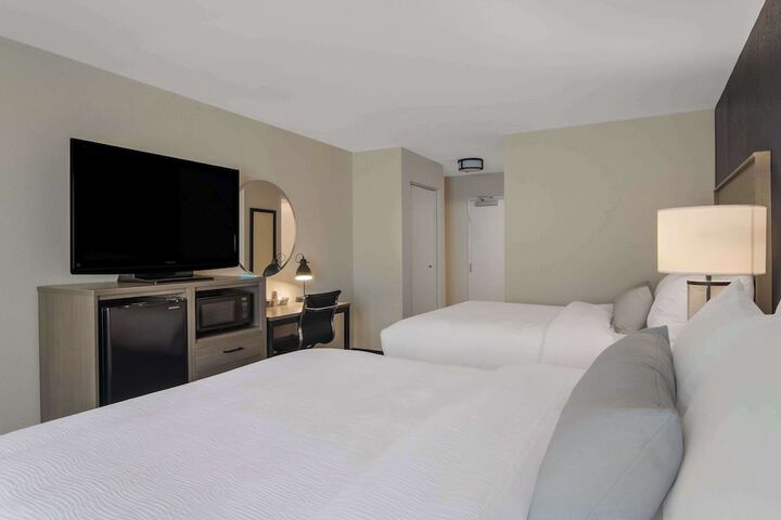 The Inn on Maritime Bay Ascend Hotel Collection Manitowoc | Bookonline.com