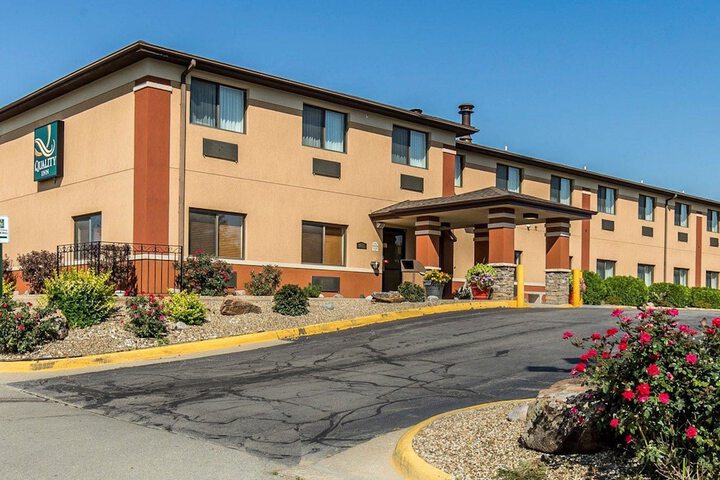 Top Rated Quality Inn Hotels in Cedar Rapids IA