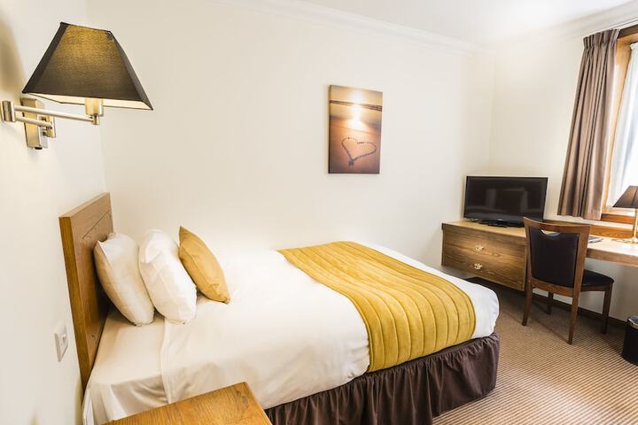 Stanton House Hotel Swindon | Bookonline.com