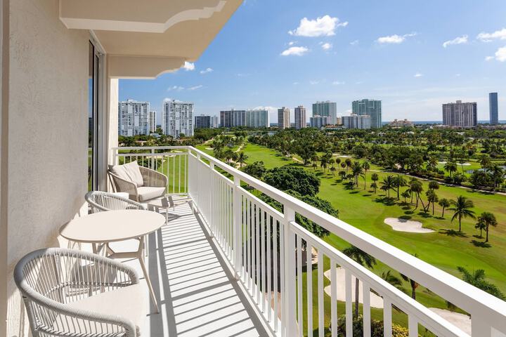 JW Marriott Turnberry Resort & Spa Aventura | Bookonline.com