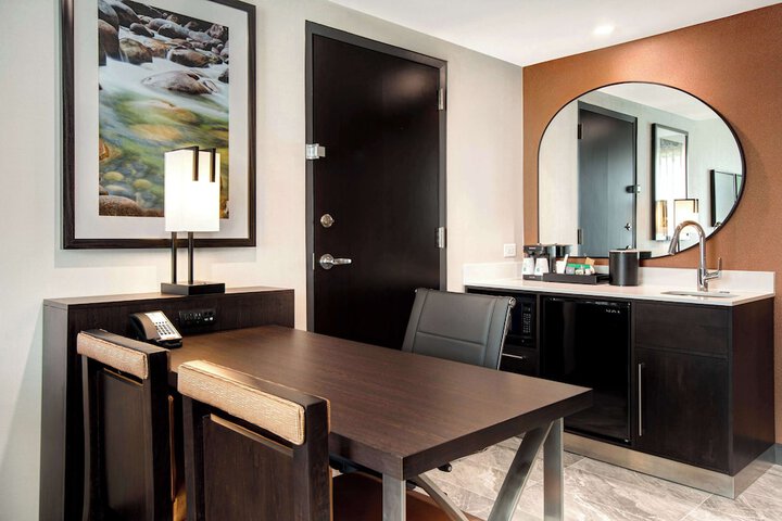 Embassy Suites By Hilton Alpharetta Halcyon Alpharetta | Bookonline.com