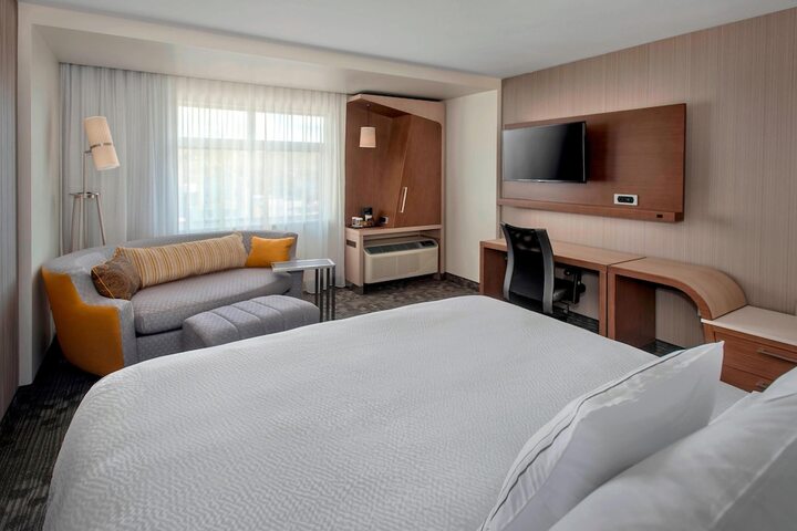 Courtyard by Marriott Schenectady at Mohawk Harbor Schenectady ...