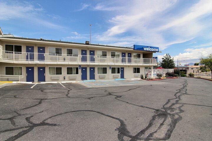 Motel 6 Albuquerque NM Midtown Albuquerque | Bookonline.com