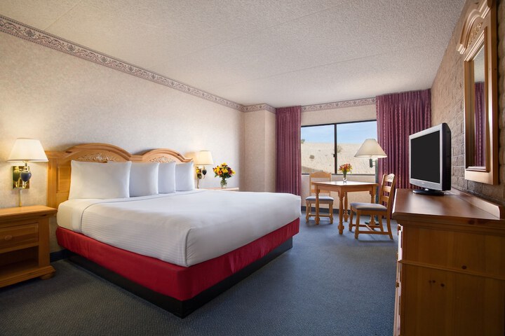 Harrahs Laughlin Beach Resort & Casino Laughlin | Bookonline.com