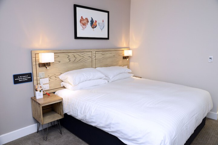 Gamston Lock Nottingham by Marstons Inns Nottingham | Bookonline.com