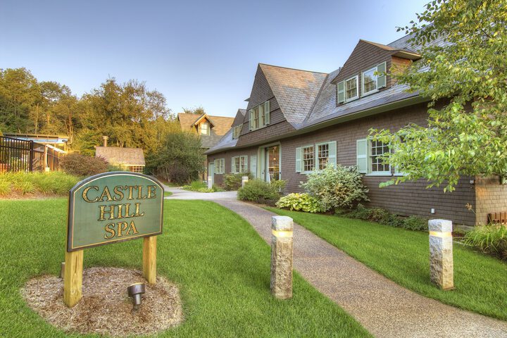 Pointe at Castle Hill Resort Cavendish | Bookonline.com