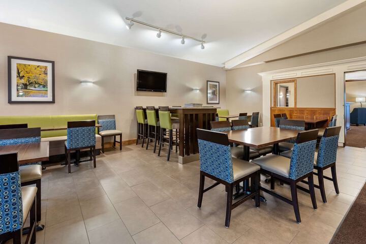 Comfort Inn Splash Harbor Bellville | Bookonline.com