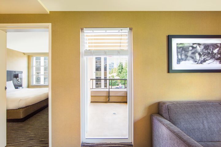 Courtyard by Marriott Seattle Bellevue / Downtown Bellevue | Bookonline.com