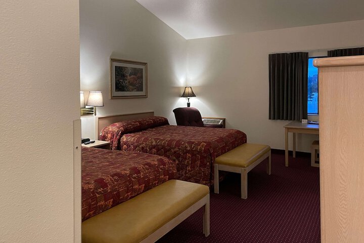 Edgewater Inn and Suites Coos Bay | Bookonline.com
