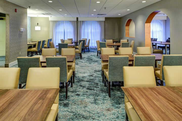Embassy Suites Williamsburg Williamsburg | Bookonline.com