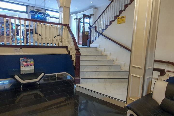 Gilson Hotel Hull | Bookonline.com