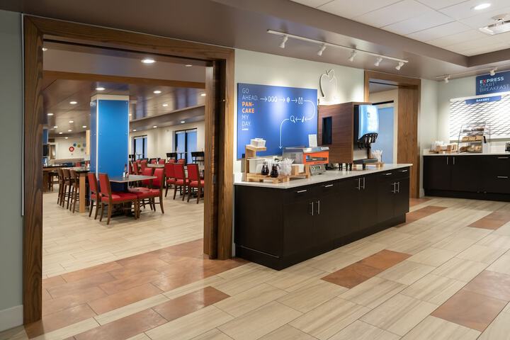 Holiday Inn Express Boston an IHG Hotel Boston | Bookonline.com