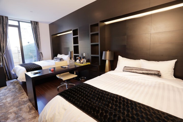 The One Boutique Hotel Flushing | Bookonline.com