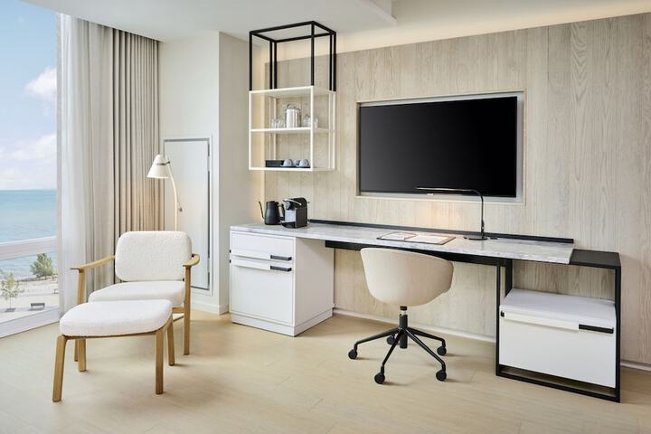 The Pearle Hotel & Spa Autograph Collection Burlington | Bookonline.com