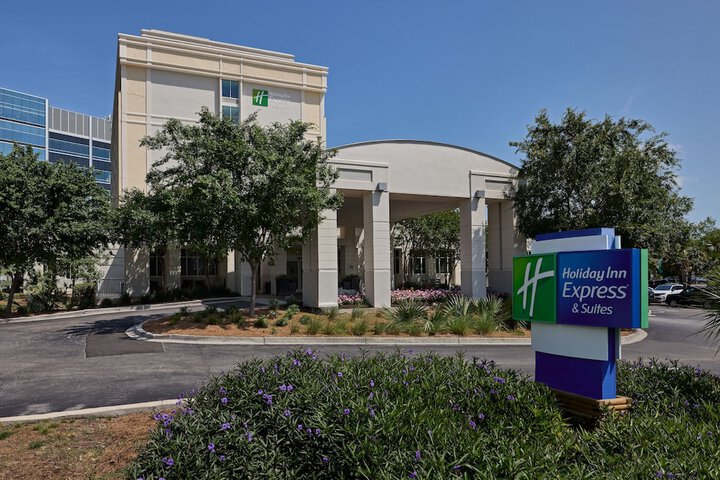 Holiday Inn Express & Suites Charleston Dwtn Westedge an IHG Hotel ...