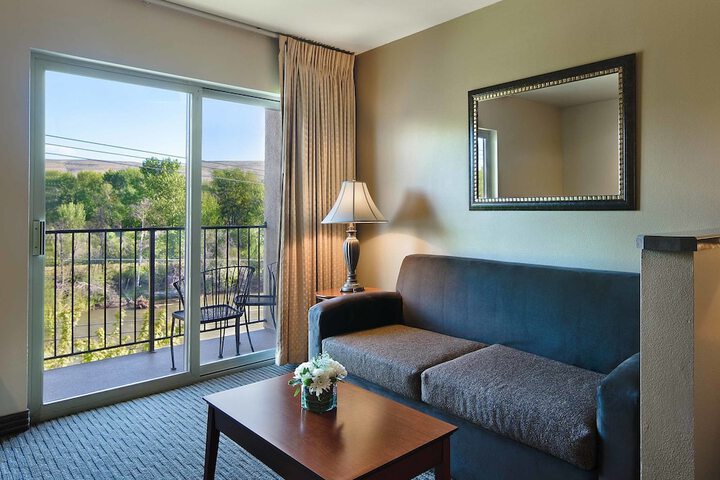 Oxford Suites Yakima Yakima | Bookonline.com