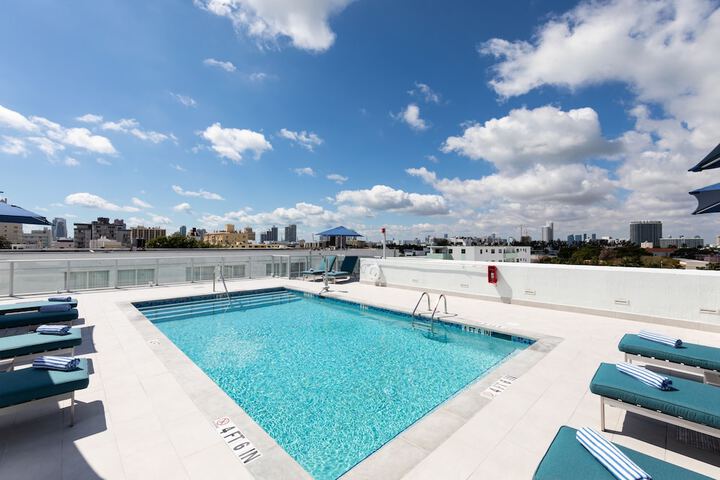 The Penguin Hotel Miami Beach | Bookonline.com