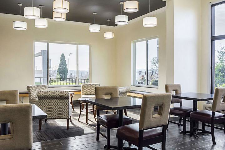 Quality Inn & Suites Clackamas – Portland Clackamas | Bookonline.com