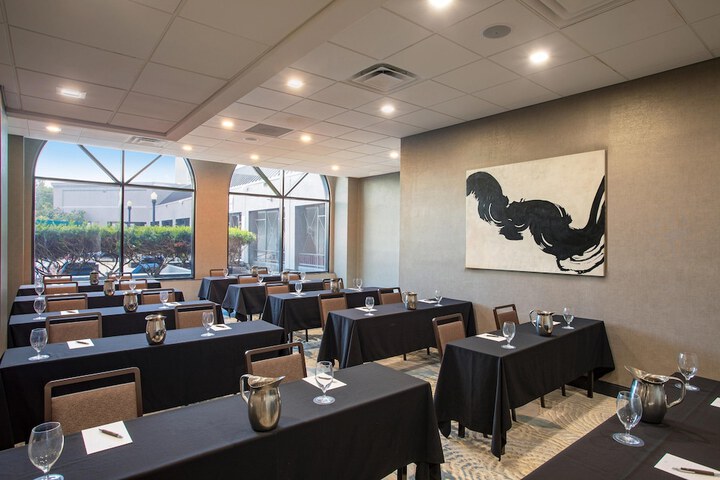 Sheraton Suites Columbus Worthington Columbus | Bookonline.com