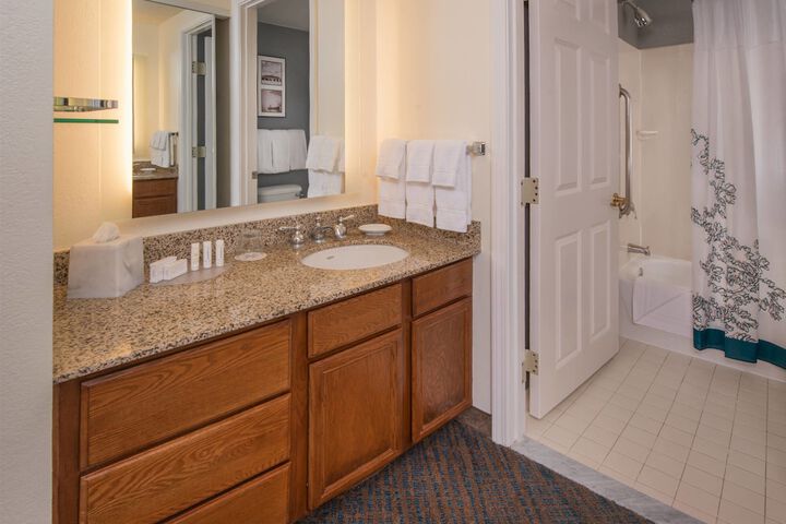 Residence Inn by Marriott Arlington at Rosslyn Arlington | Bookonline.com