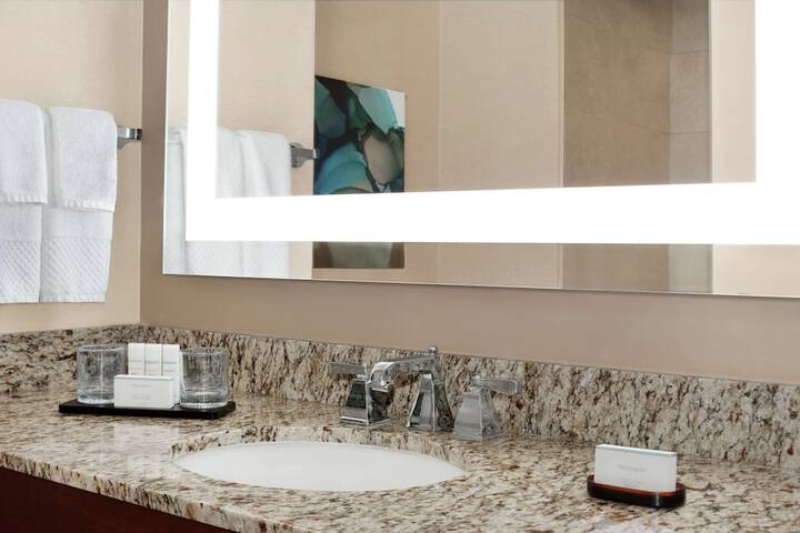 Embassy Suites by Hilton Cincinnati RiverCenter Covington | Bookonline.com