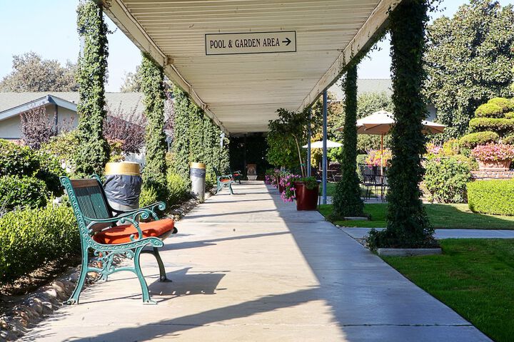 Lamp Liter Inn Visalia | Bookonline.com