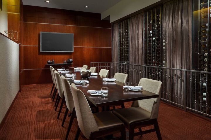 Courtyard by Marriott Chicago Magnificent Mile Chicago | Bookonline.com