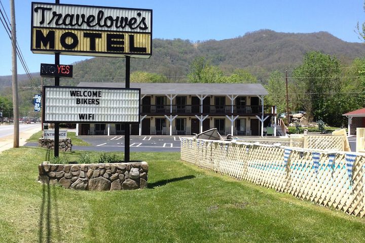 Travelowes Motel Maggie Valley | Bookonline.com