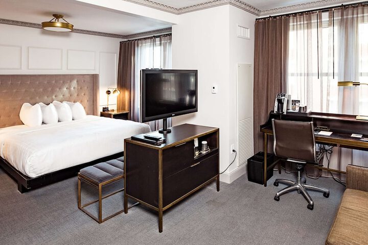 Hotel Phillips Kansas City Curio Collection by Hilton Kansas City ...